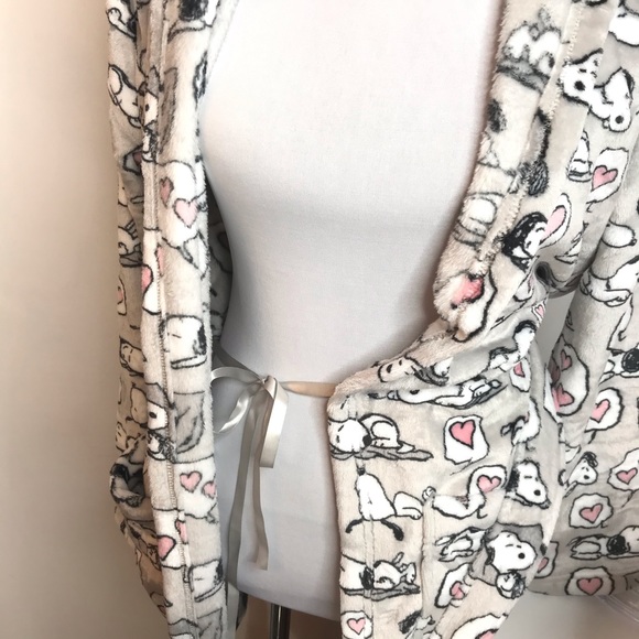 Peanuts | Intimates & Sleepwear | Peanuts Snoopy Hooded Robe Gray Pink ...